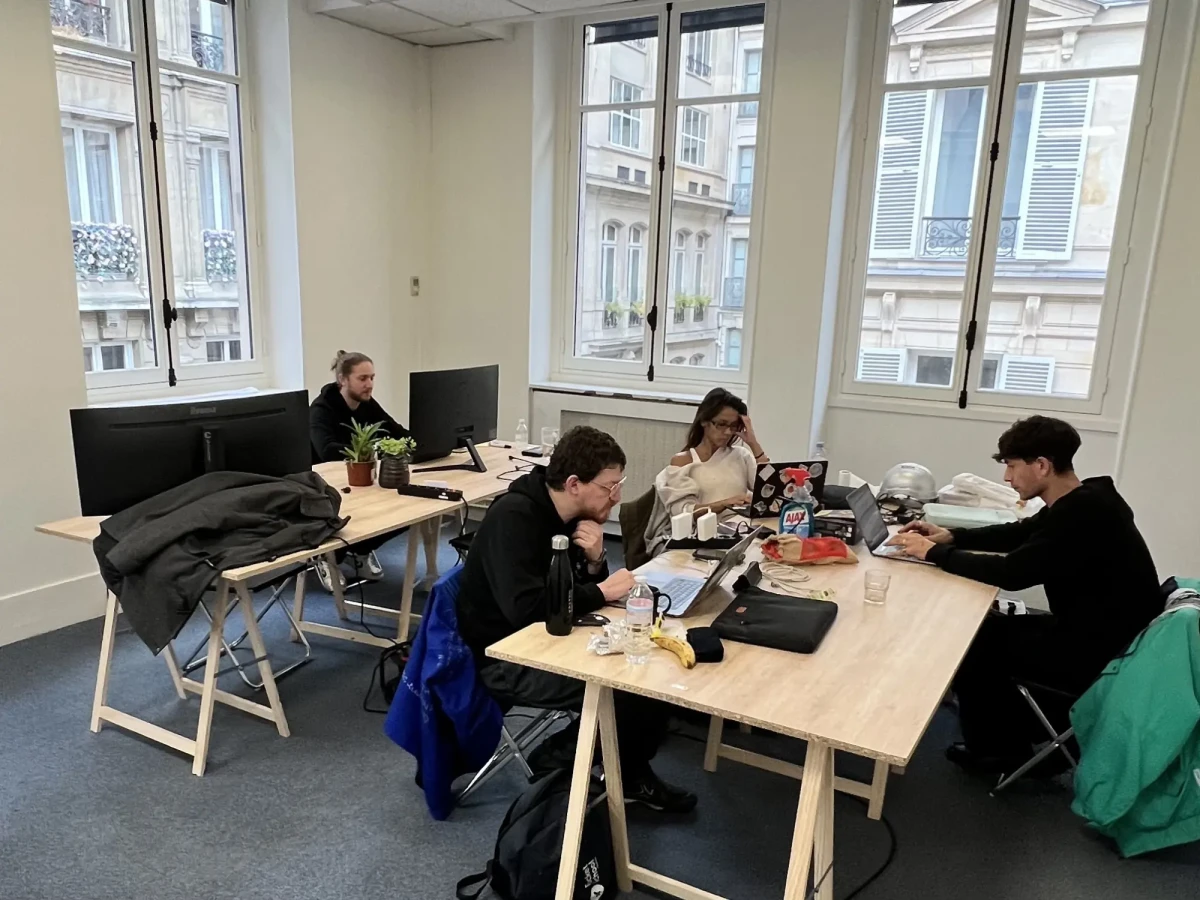 Bureau privé - 75009 - 4 postes - 1200€ - Ubiq